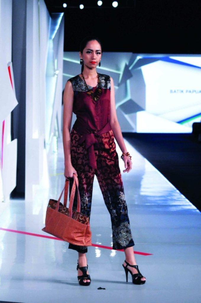 60+ Model Baju Batik (TERBARU, ATASAN, KOMBINASI, WANITA)