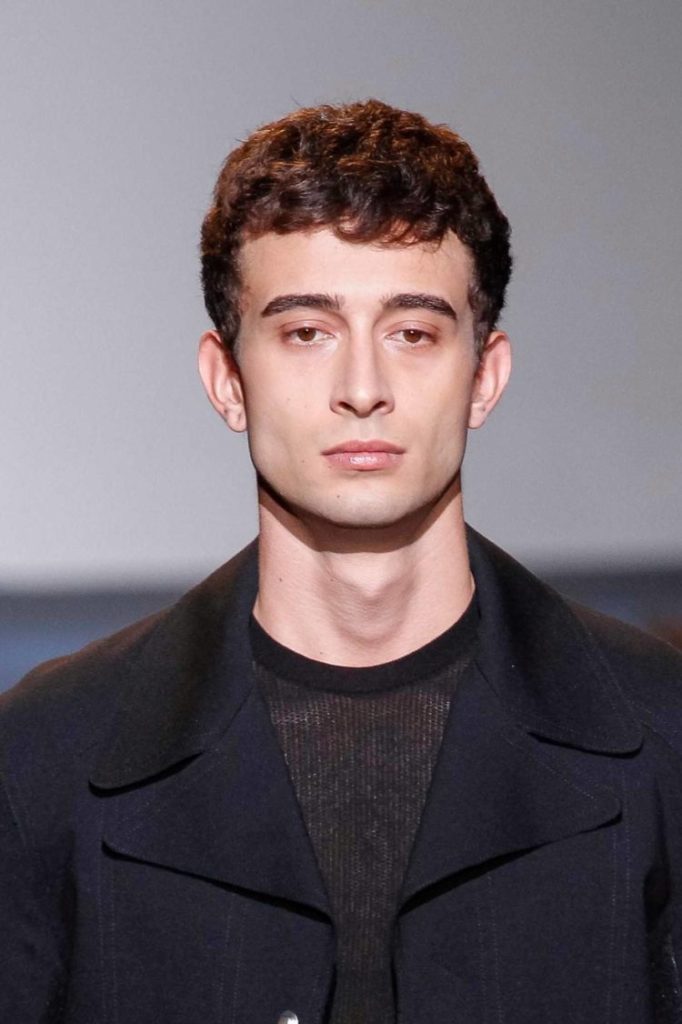 60+ Model Rambut Pria (GAYA POTONGAN PENDEK & PANJANG)