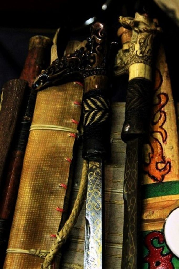 Suku Dayak: Asal Usul, Ciri, Kebudayaan dan Sejarah