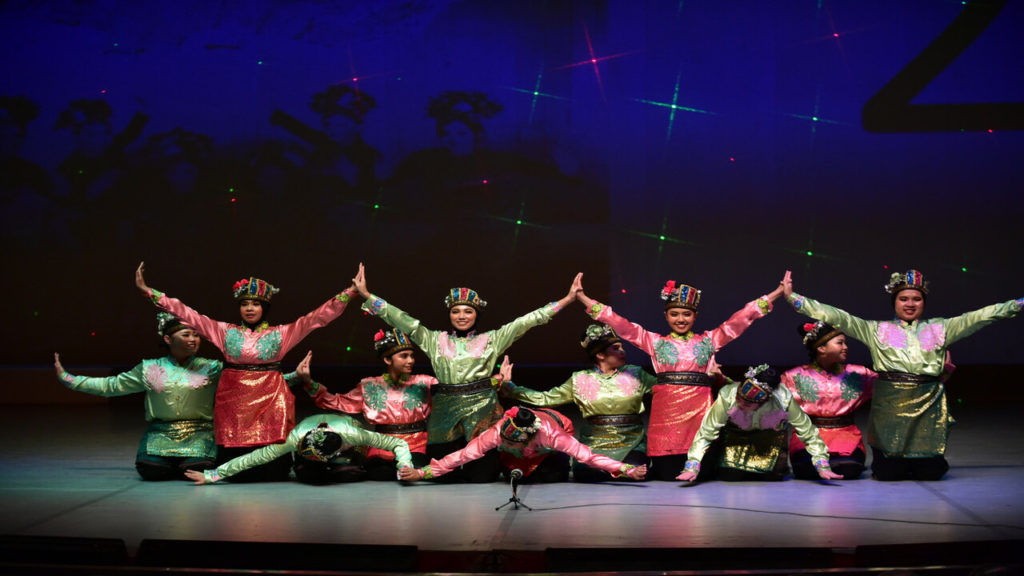 [Lengkap] Tari Saman Aceh: Sejarah, Makna, Pola Lantai, Kostum + Video