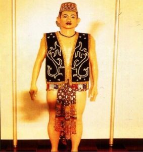 10+ Pakaian Adat Kalimantan Barat (NAMA, KEUNIKAN, KETERANGAN)