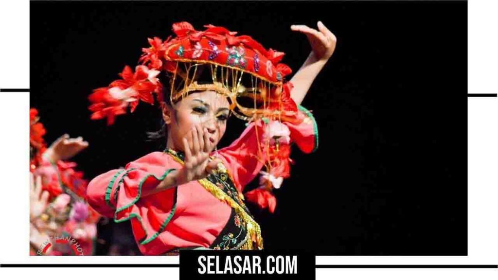 [Lengkap] Tari Cokek Betawi: Sejarah, Gerakan, Fungsi, Properti + Video