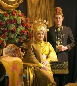 7+ Pakaian Adat Aceh (NAMA, KETERANGAN, KEUNIKAN, GAMBAR)