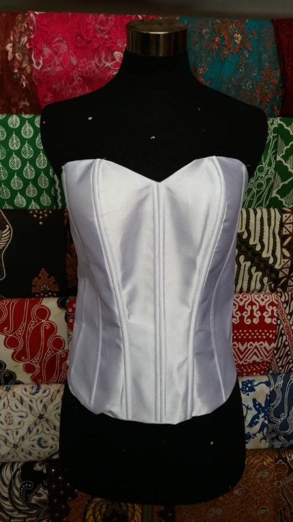 12+ Pakaian Adat Jawa Tengah (NAMA, PENJELASAN, PRIA & WANITA)