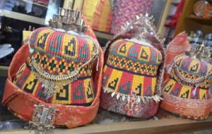 7+ Pakaian Adat Aceh (NAMA, KETERANGAN, KEUNIKAN, GAMBAR)