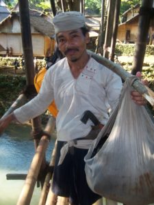 4 Pakaian Adat Banten / Baduy Lengkap dengan Nama & Gambar