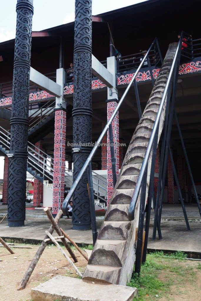 Rumah Adat Betang beserta Penjelasan, Keunikan & Filosofi