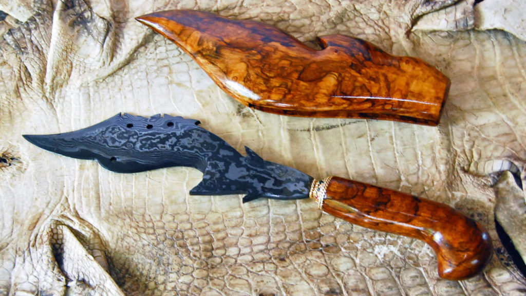 10 Senjata Tradisional Jawa Barat beserta Nama & Gambar