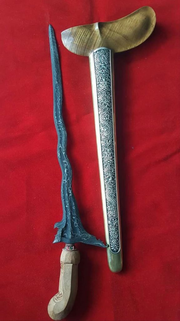 7 Senjata Tradisional Jawa Tengah beserta Nama & Gambar