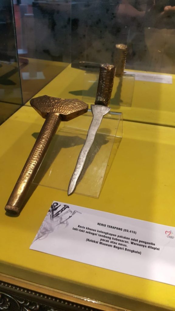 5 Senjata Tradisional Bengkulu beserta Penjelasan & Gambar