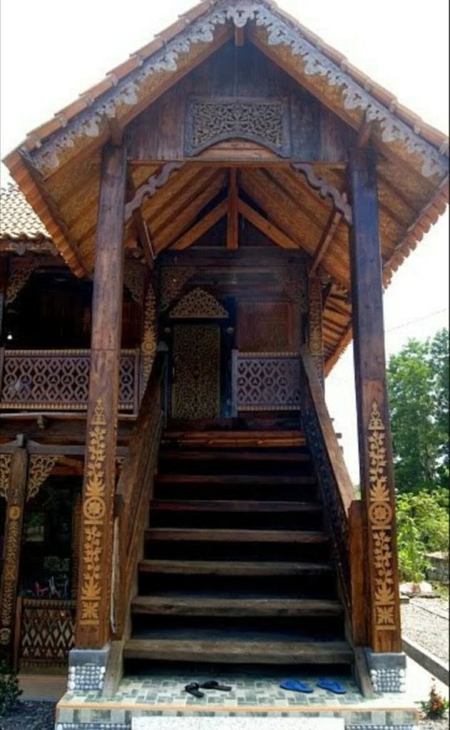 7+ Rumah Adat Riau dan Kepulauan Riau (NAMA & PENJELASAN) 7+ Rumah Adat Riau dan Kepulauan Riau (NAMA & PENJELASAN)