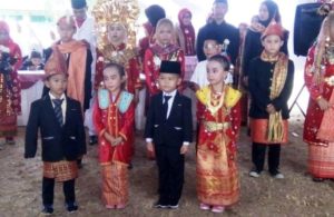 [Lengkap] Tari Andun: Asal, Makna, Gerakan, Pola Lantai, Properti + Video