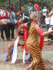 [lengkap] Tari Lengger: Sejarah, Fungsi, Gerakan, Properti + Video