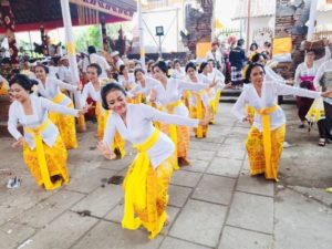 Tari Rejang Renteng Bali: Sejarah, Makna, Gerakan, Pola Lantai + Video