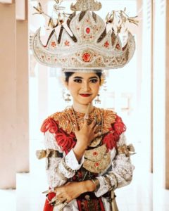 [Lengkap] Tari Sembah: Sejarah, Makna, Pola Lantai, Properti + Video