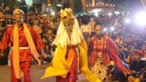 [Lengkap] Tari Seblang Banyuwangi: Sejarah, Ciri Khas, Properti+ Video