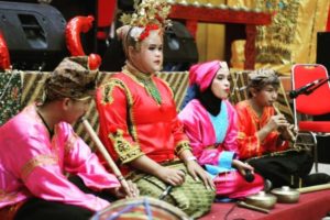 [Lengkap] Tari Randai: Asal, Sejarah, Pola, Gerakan + Video