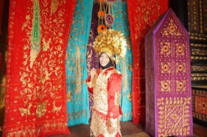 [Lengkap] Tari Randai: Asal, Sejarah, Pola, Gerakan + Video