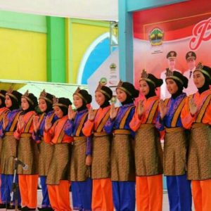 [Lengkap] Tari Ratoh Jaroe: Sejarah, Makna, Gerakan, Kostum + Video