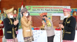 [Lengkap] Tari Andun: Asal, Makna, Gerakan, Pola Lantai, Properti + Video