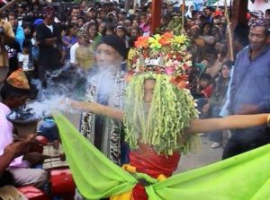 [Lengkap] Tari Seblang Banyuwangi: Sejarah, Ciri Khas, Properti+ Video