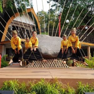 [Lengkap] Tari Randai: Asal, Sejarah, Pola, Gerakan + Video