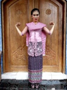 [Lengkap] Tari Andun: Asal, Makna, Gerakan, Pola Lantai, Properti + Video