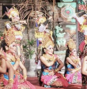 [Lengkap] Tari Janger Bali: Sejarah, Fungsi, Gerakan, Busana + Video