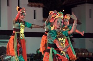 [Lengkap] Tari Ronggeng: Asal, Sejarah, Fungsi, Pola Lantai + Video