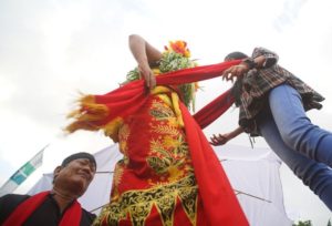 [Lengkap] Tari Seblang Banyuwangi: Sejarah, Ciri Khas, Properti+ Video