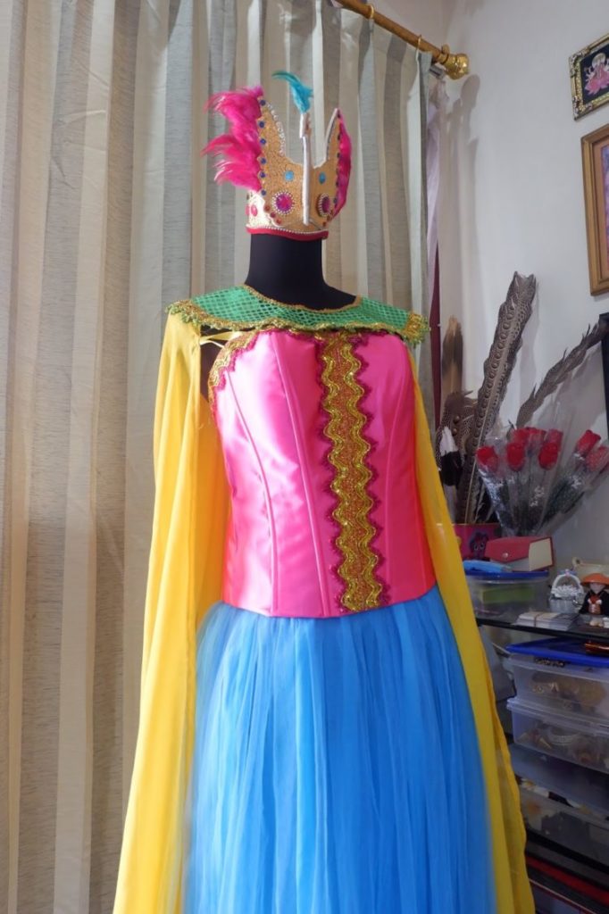 [Lengkap] Tari Manuk Dadali: Pengertian, Gerakan, Kostum + Video