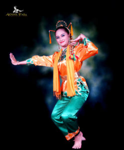 [Lengkap] Tari Sirih Kuning Betawi, Sejarah, Gerakan, Kostum + Video