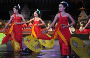 [Lengkap] Tari Bondan: Asal, Gerakan, Properti, Makna + Video