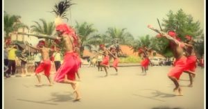 [Lengkap] Tari Cakalele: Asal, Sejarah, Fungsi, Gerakan, Properti + Video