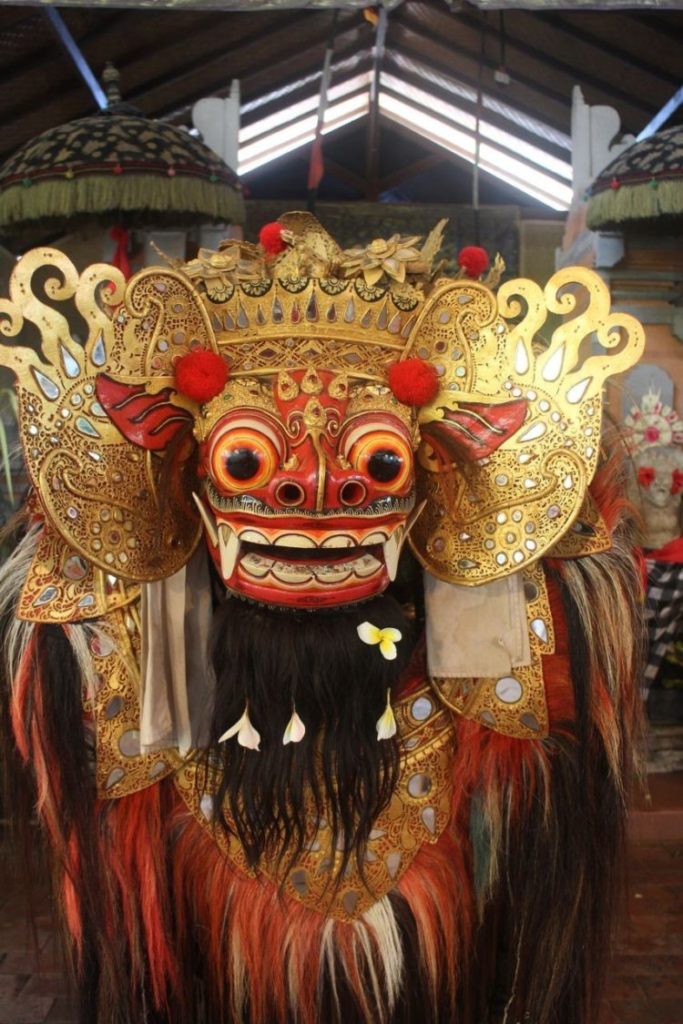 [Lengkap] Tari Barong Bali: Sejarah, Makna, Gerakan, Kostum + Video