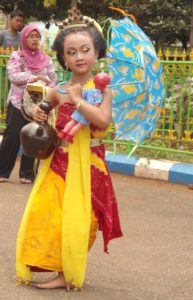 [Lengkap] Tari Bondan: Asal, Gerakan, Properti, Makna + Video