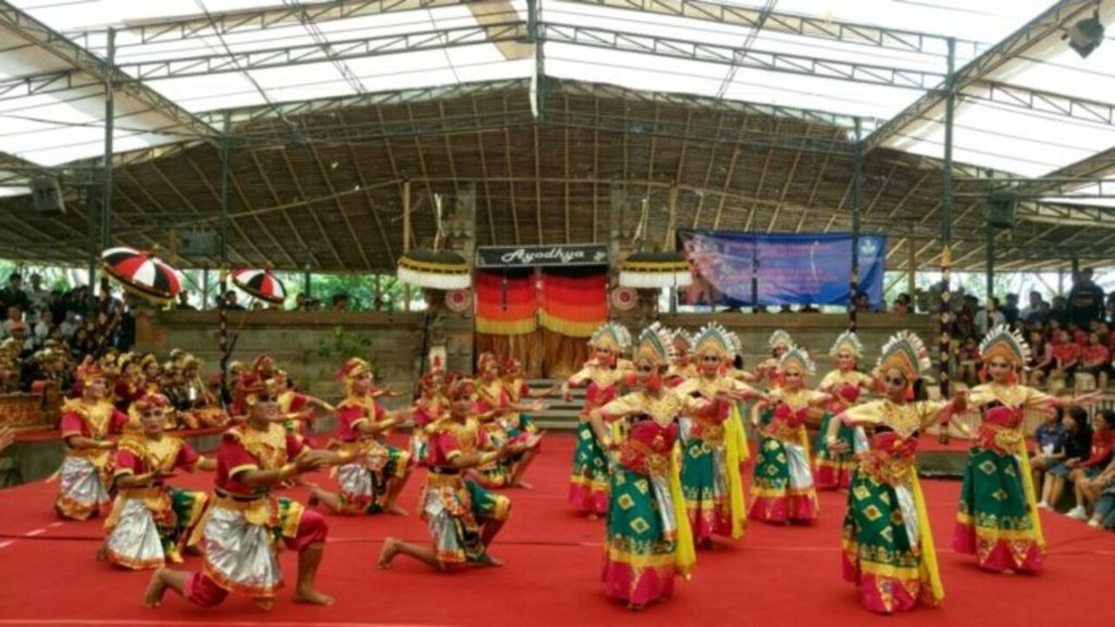 [Lengkap] Tari Janger Bali: Sejarah, Fungsi, Gerakan, Busana + Video
