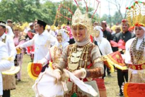 [Lengkap] Tari Melinting Lampung: Sejarah, Properti, Gerakan + Video