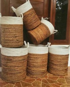 12 Kerajinan dari Pelepah Pisang Beserta Gambar & Cara Membuatnya