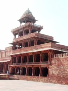 Kerajaan Mughal: Sejarah, Pendiri, Peninggalan & Penyebab Runtuhnya