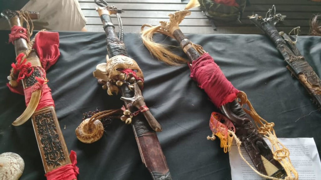5+ Senjata Tradisional Kalimantan Tengah (NAMA & PENJELASAN)