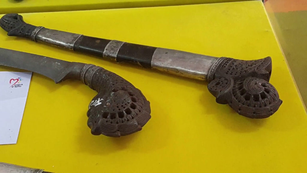 10+ Senjata Tradisional Riau (NAMA, PENJELASAN, GAMBAR)