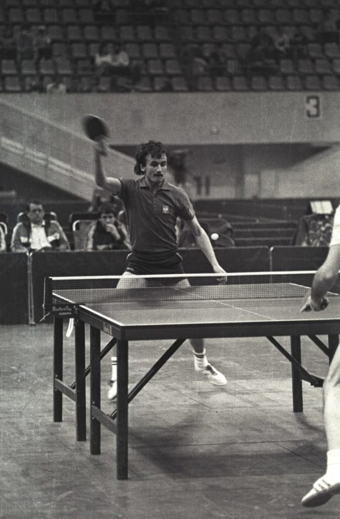 Tenis Meja: Pengertian, Sejarah, Teknik Pukulan & Cara Bermain