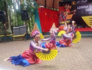 Tari Zapin Melayu: Asal, Gerakan, Properti, Makna + Video [Lengkap]